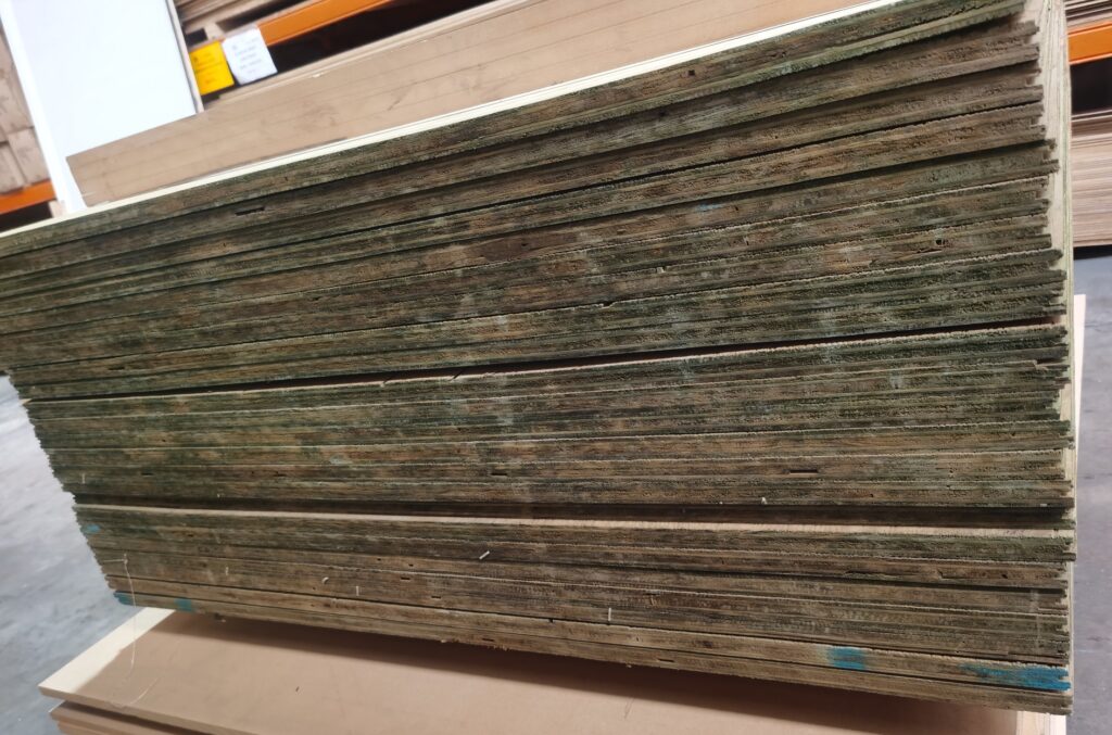 PLYWOOD FORMPLY 2/S 17MM 2440X1220 POPLAR – Penrose Panel & Roofing